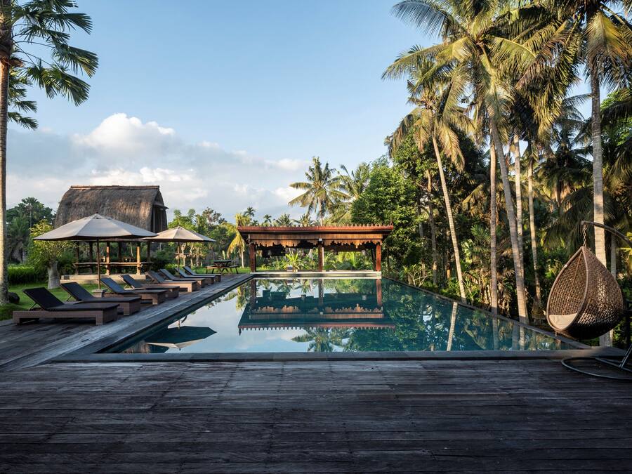 2 piscinas exteriores, guarda-sóis, espreguiçadeiras