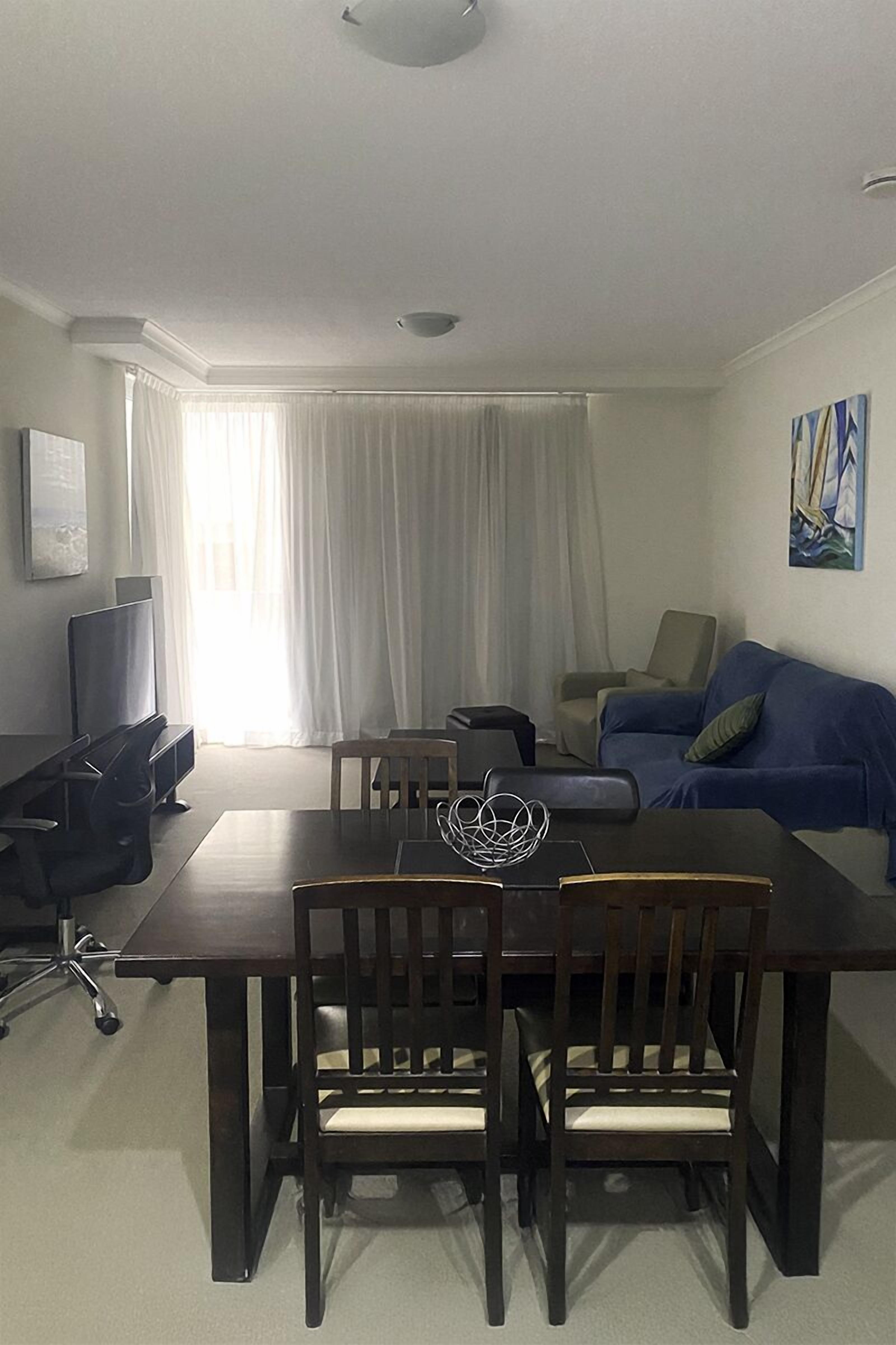 Two Bedroom Apartment "Limited View" #16 | Roupa de alta qualidade, secretária, quartos insonorizados 