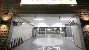 Estacionamento sem assistência (pago) (JPY 3000 por dia)