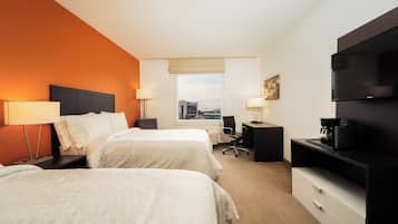 Quarto Standard, 2 camas de casal | Roupa de alta qualidade, cofre no quarto, secretária