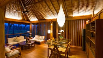 Villa, 3 Bedrooms, Private Pool | Área de estar | TV de tela plana