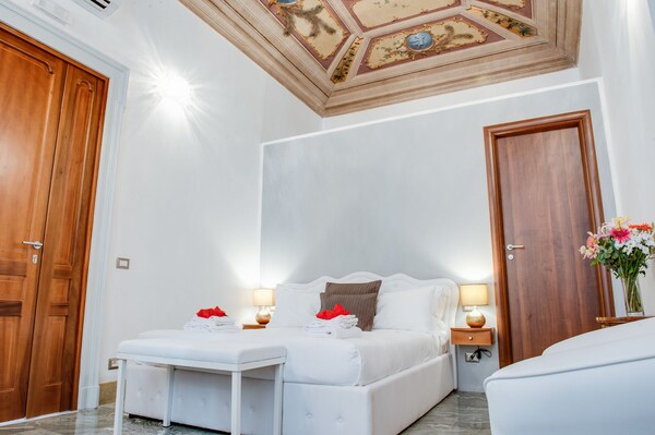 Lh Royal Suites - Rome