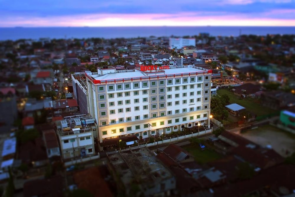 Rocky Plaza Hotel Padang - Padang
