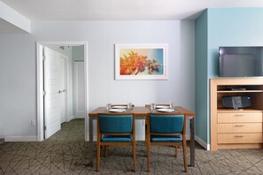 Condo standard, 1 quarto, cozinha | Sala de jantar