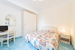 Apartamento Superior | Minibar, cofre no quarto, secretária, berços/camas para crianças 
