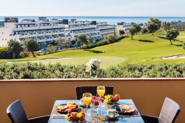 2 restaurantes, pequenos-almoços servidos, cozinha espanhola