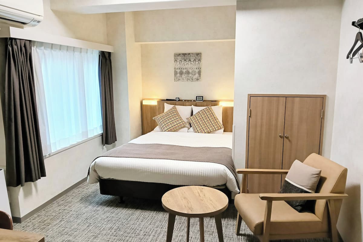 Quarto casal standard, 1 cama de casal, para não fumantes (Cleaning is Optional with Cost) | Cofres nos quartos, escrivaninha, espaço de trabalho para notebook