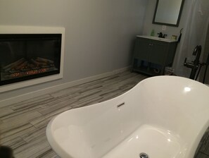 Suíte premier, 1 quarto, lareira | Banheiro | Chuveiro, secador de cabelo (mediante solicitação), toalhas de banho 