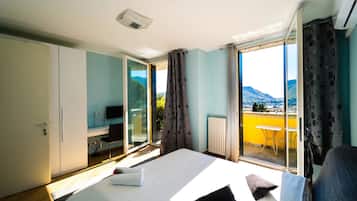 Quarto casal standard, banheiro compartilhado, vista para o lago (Camera Elegante)