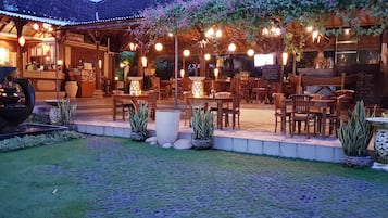 Culinária regional, restaurante ao ar livre