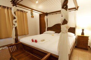 Deluxe Garden | Frigobar, escrivaninha, ferros/tábuas de passar roupa, Wi-Fi de cortesia