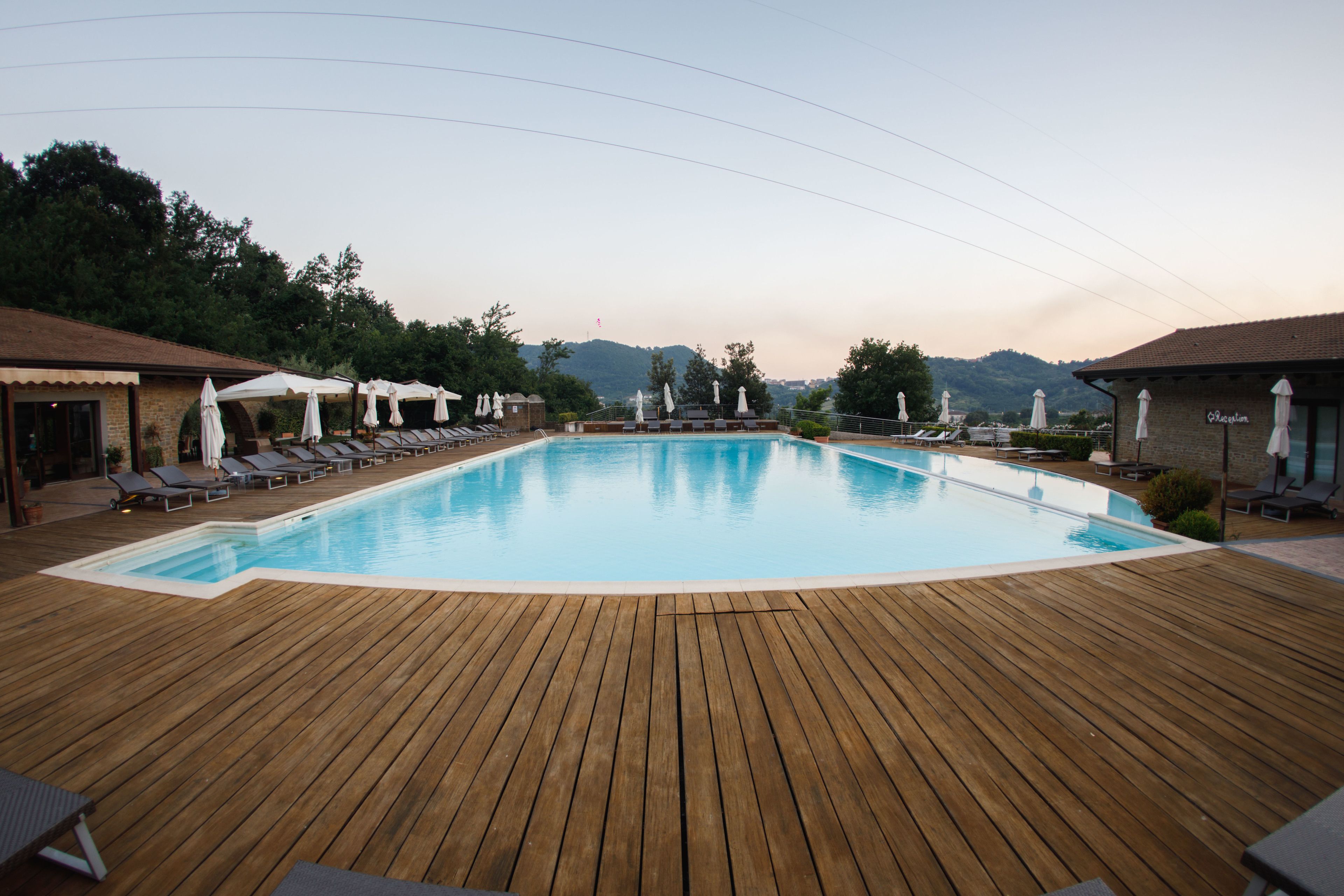 2 piscinas exteriores, da(s) 10:00 à(s) 18:00, guarda-sóis 