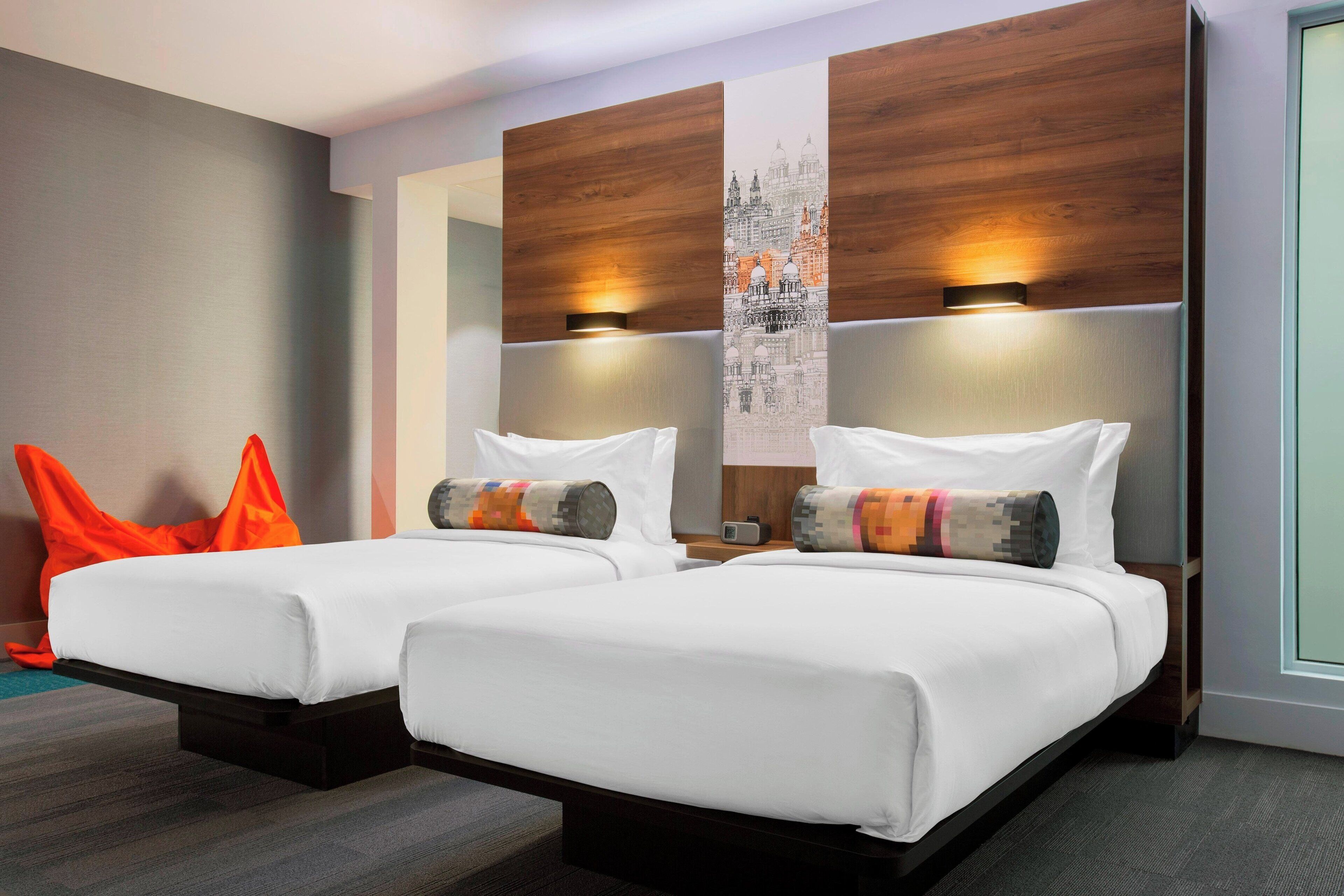 Roupas de cama premium, cofres nos quartos, escrivaninha