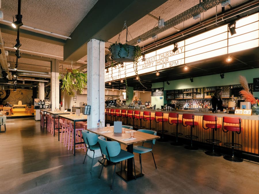 Pequenos-almoços, almoços, jantares servidos, cozinha regional