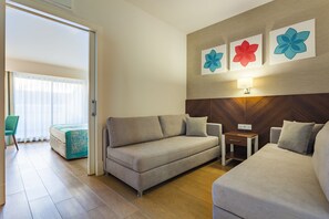 Quarto Familiar, 2 quartos, quartos comunicantes | Minibar grátis, quartos insonorizados, Wi-fi grátis 