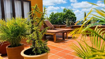 Apartamento Júnior, 1 cama king-size, kitchenette, vista para a montanha | Terraço/pátio interior