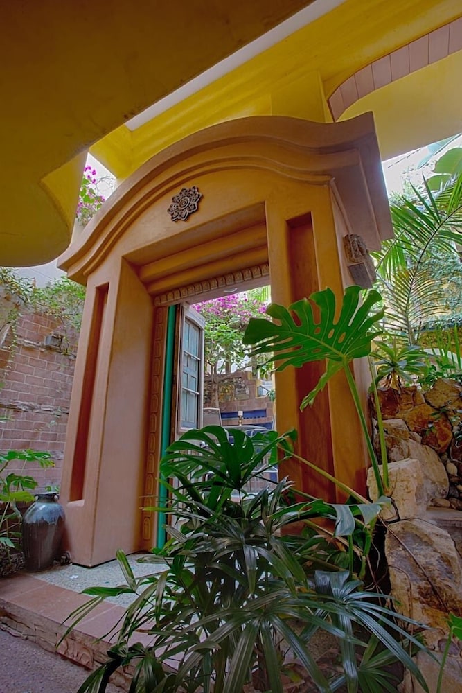 Secret Garden Inn - Del Mar, CA