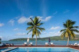 Piscina externa, funciona das 7h às 21h30, guarda-sóis, espreguiçadeiras