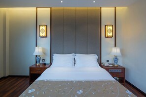 Suite Superior | Cofre no quarto, com decoração personalizada 