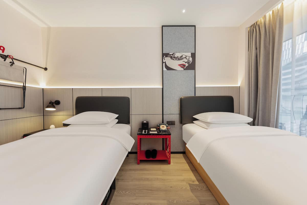 Quarto standard, 1 cama de casal | Edredons de pluma, cofres nos quartos, cortinas blackout