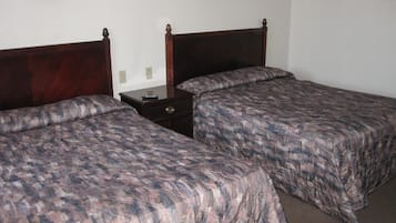 Quarto Standard, 2 camas de casal | Secretária, ferro/tábua de engomar, Wi-fi grátis