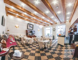 Café da manhã com buffet grátis todos os dias