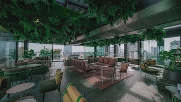 2 bares/lounges, bar de coquetéis, bar na cobertura
