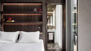 Suite, terraço | Minibar, cofre no quarto, secretária, quartos insonorizados