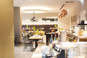 Pequeno-almoço tipo buffet incluído 