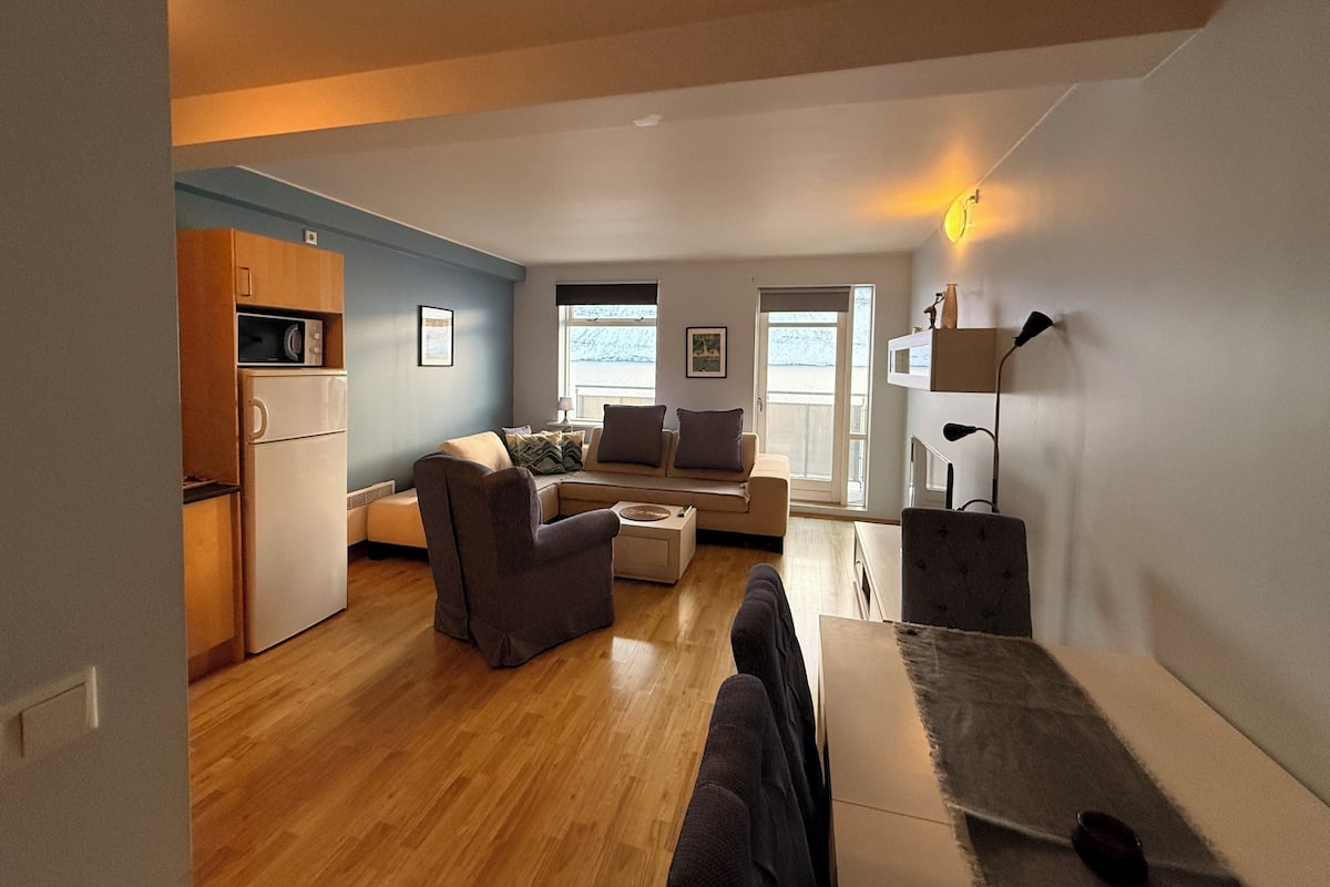 Apartamento, 2 quartos | Roupas de cama premium, individualmente mobiliados, cortinas blackout