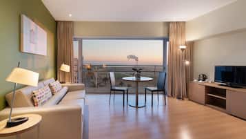 Minibar, cofre no quarto, secretária, quartos insonorizados