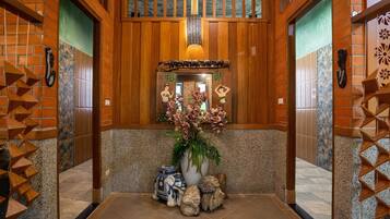 Pequenos-almoços, almoços, jantares servidos, cozinha tailandesa