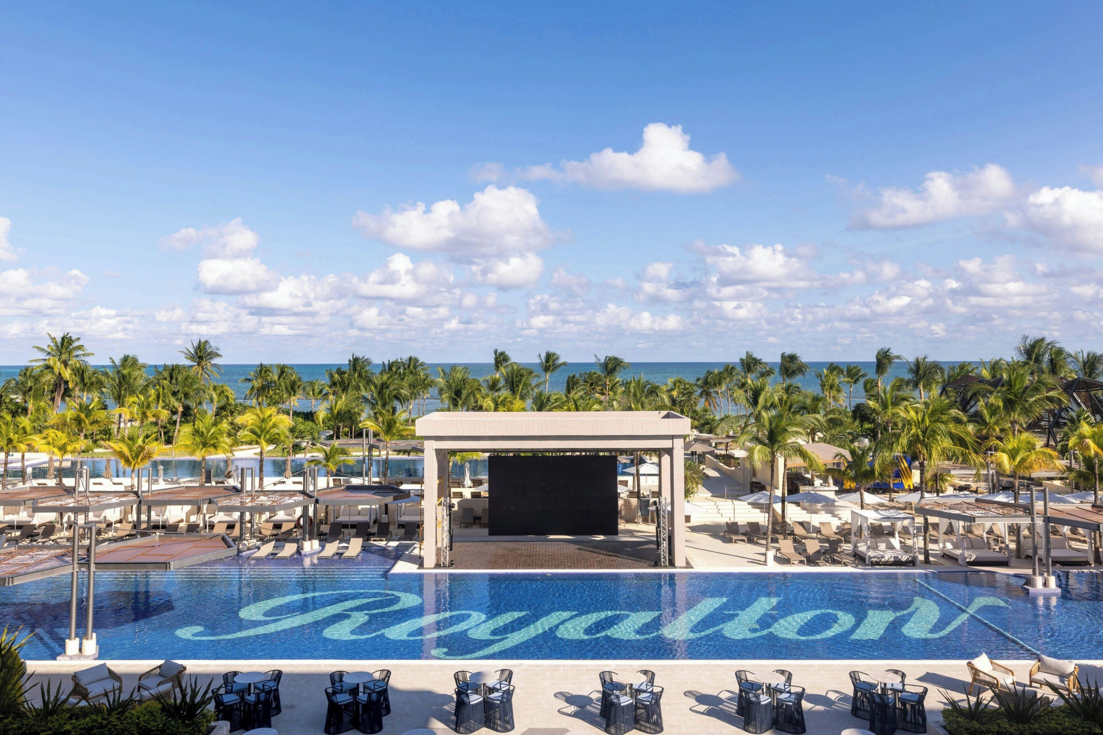 8 piscinas externas, guarda-sóis, espreguiçadeiras