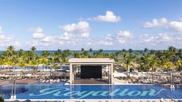 8 piscinas externas, guarda-sóis, espreguiçadeiras