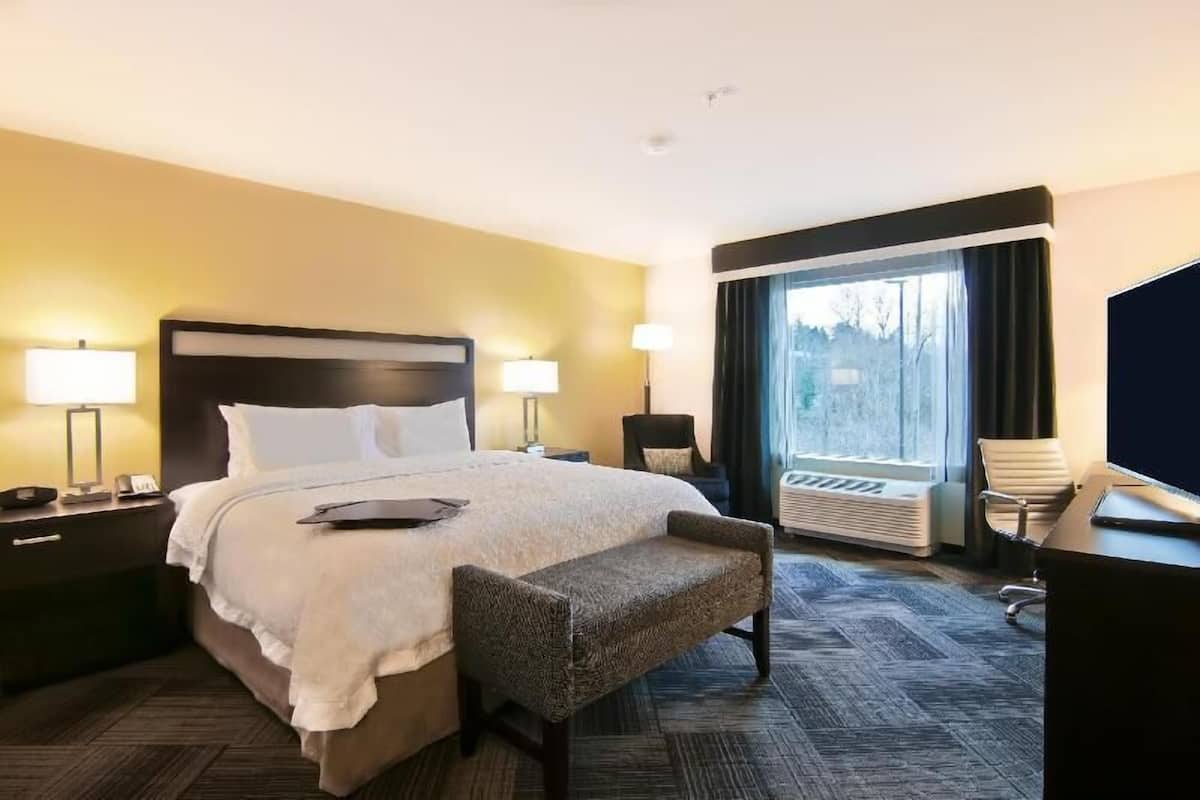 Cofres nos quartos, Wi-Fi de cortesia, roupa de cama
