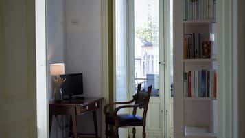 Roupa de alta qualidade, secretária, quartos insonorizados