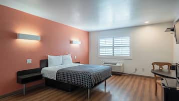 Secretária, Wi-fi, roupa de cama fornecida