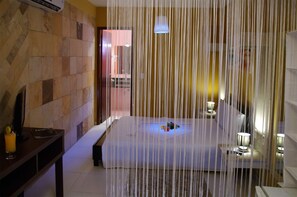 Quarto casal standard, 1 cama de casal (Suite) | Frigobar, quartos à prova de som, Wi-Fi de cortesia, roupa de cama