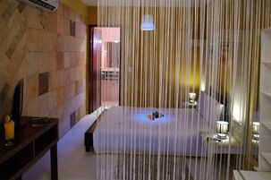 Quarto casal standard, 1 cama de casal (Suite) | Frigobar, quartos à prova de som, Wi-Fi de cortesia, roupa de cama