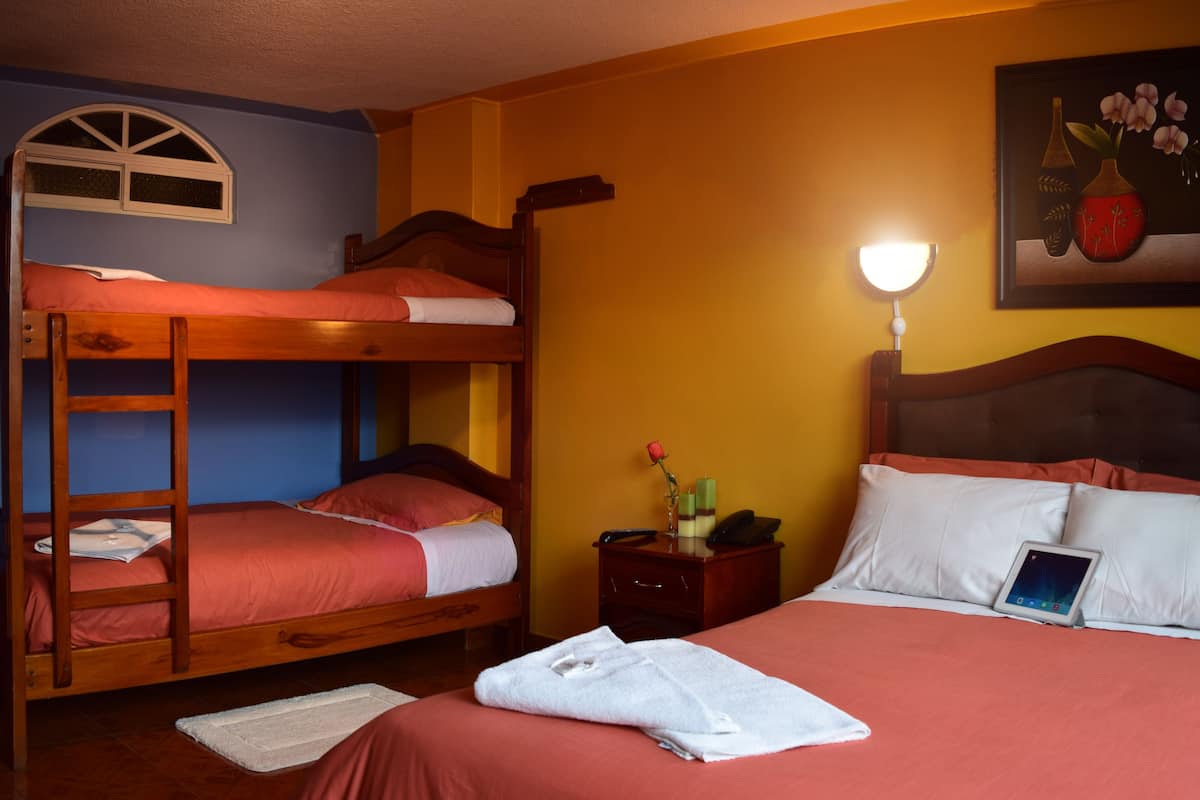 Quarto Triplo | Minibar, cofre no quarto, Wi-fi grátis 