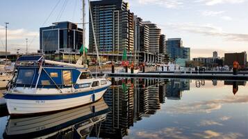 Fachada do alojamento (tarde/noite)