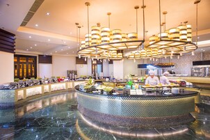 Pequenos-almoços, almoços, jantares servidos, cozinha asiática 