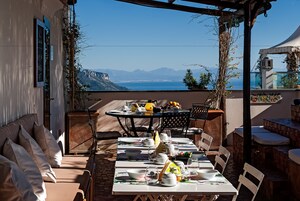 Café da manhã com buffet grátis todos os dias