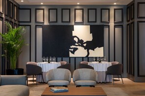 12 restaurantes: opção de café da manhã, almo ço e jantar