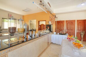 Pequeno-almoço tipo buffet diário incluído 