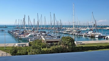 Apartamento Standard, 1 quarto | Cortinas/cortinados opacos, ferro/tábua de engomar 