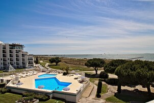 Apartamento, 2 quartos | Vista do quarto