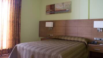 Cofre no quarto, secretária, quartos insonorizados