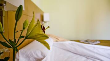 Cofre no quarto, secretária, quartos insonorizados