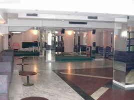 Área de estar no saguão